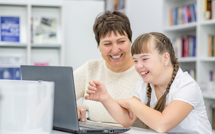 Accompagnant éducatif et social (AES) | Ministère des Solidarités et des Familles